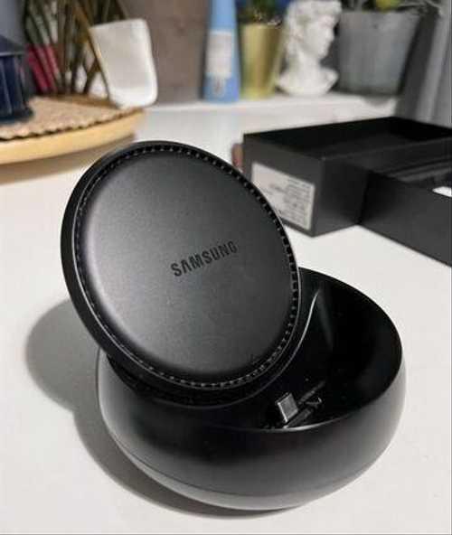 Мультимедийная док-станция Samsung DeX