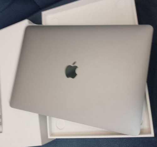 Apple macbook air 13 M1 new