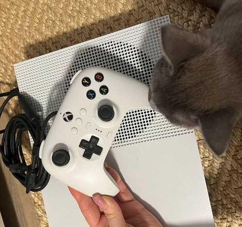 Xbox one s 1tb с играми 2 геймпада