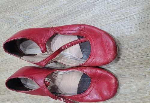 Туфли народные красные