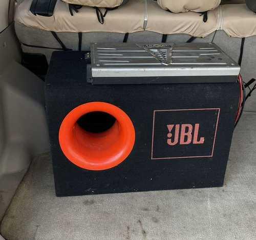 Активный сабвуфер jbl