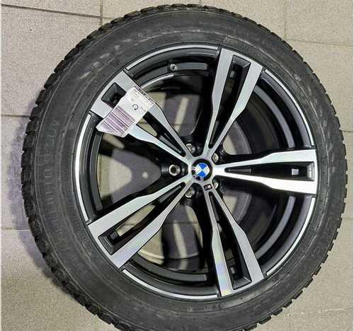 Nokian Tyres Hakkapeliitta 9 SUV 285/45 R21 113T