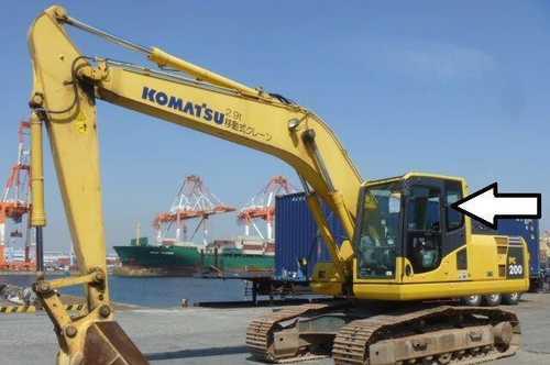 Komatsu PC 200,300,400 стекло кузовное левое