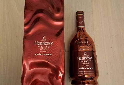 Коробка и бутылка Hennessy vsop