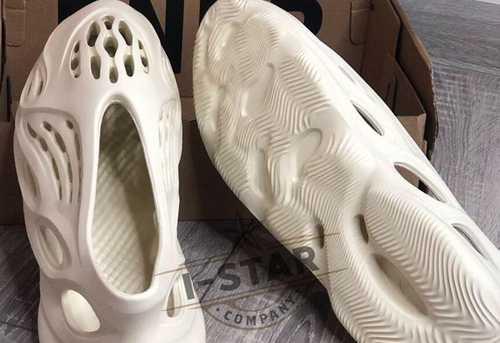 Тапочки adidas yeezy foam runner