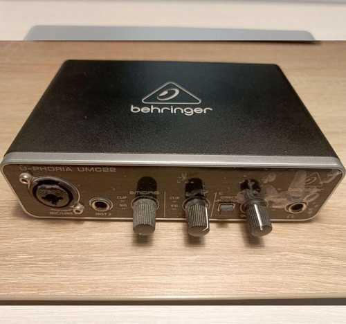 Внешняя звуковая карта behringer UMC22