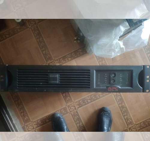 Ибп APC SMART ups 1000