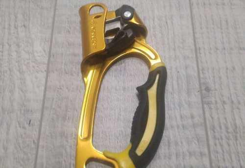 Зажим жумар Petzl ascension правый