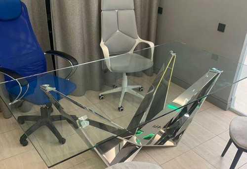 Стеклянный стол в офис или гостинную