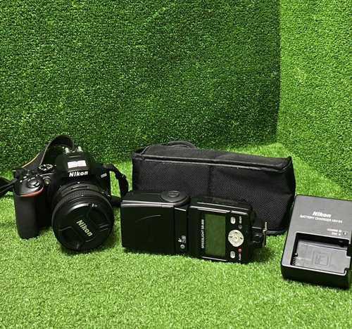 Зеркальный фотоаппарат Nikon D3500 со вспышкой