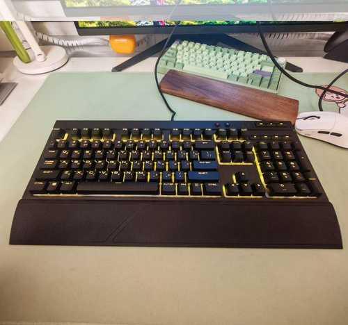 Механическая клавиатура Corsair K68 RGB