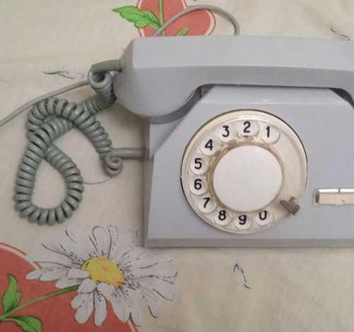 Телефон с дисковым номеронабирателем