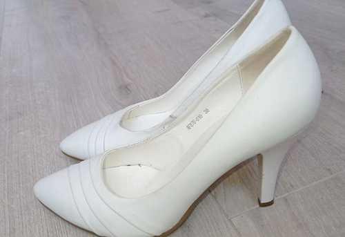Туфли женские 38 размер белые