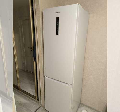 Холодильник Gorenje NRK6202AW4