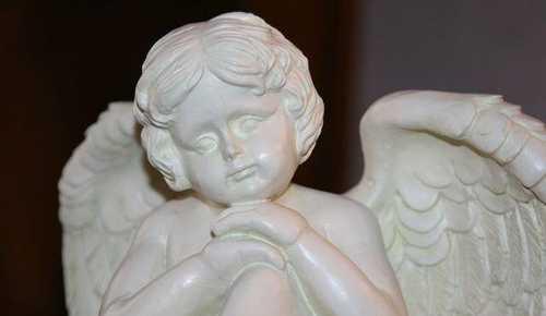 Фигура "задумчивый ангел". 20 век. винтаж