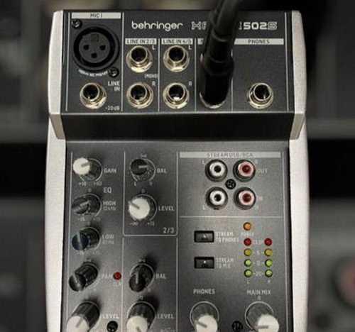 Микшерный пульт Behringer Xenyx502S