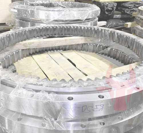 Поворотный круг Hyundai R290LC-7 81Q8-01050
