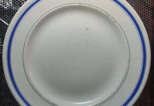Большая тарелка с синей окантовкой