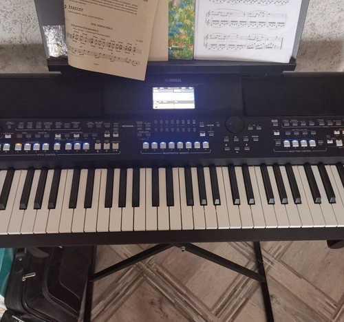 Синтезатор Yamaha PSR-SX600