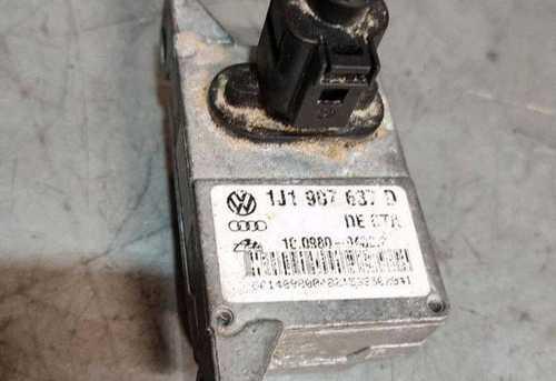 Датчик ускорения Volkswagen Touran 2005 1J0907655A