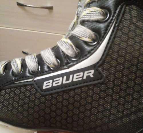 Хоккейные коньки bauer