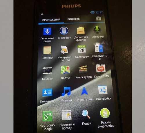Телефон Philips Xenium W6610 долго держит заряд