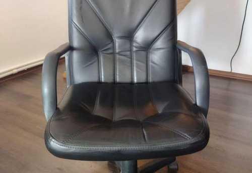 Офисное кожаное кресло руководителя бу