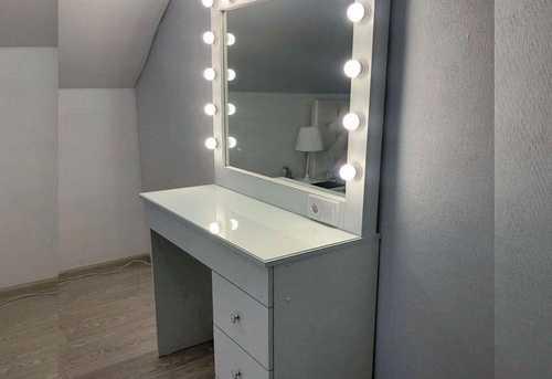 Туалетный столик и гримерное зеркало с подсветкой