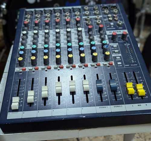 Микшерный пульт Soundcraft EPM 6