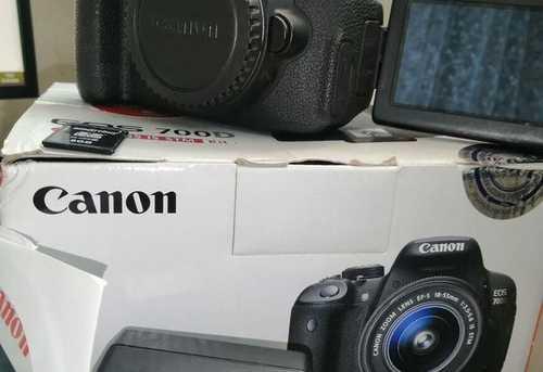 Зеркальный фотоаппарат Canon 700D отличный
