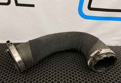 Патрубок интеркулера Audi Q5 8RB cdnc 2.0 2010