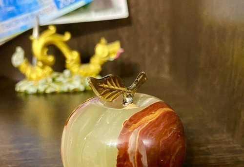 Яблоко сувенирное
