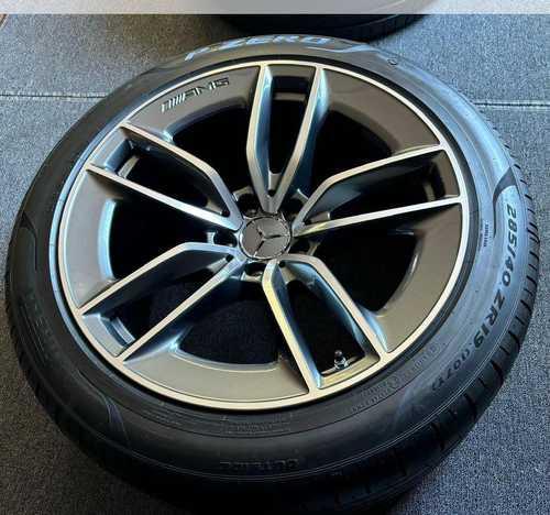 Оригинальные разноширокие колеса Mercedes AMG R19