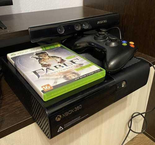 Xbox 360 E не прошитый с кинектом и джойстиком