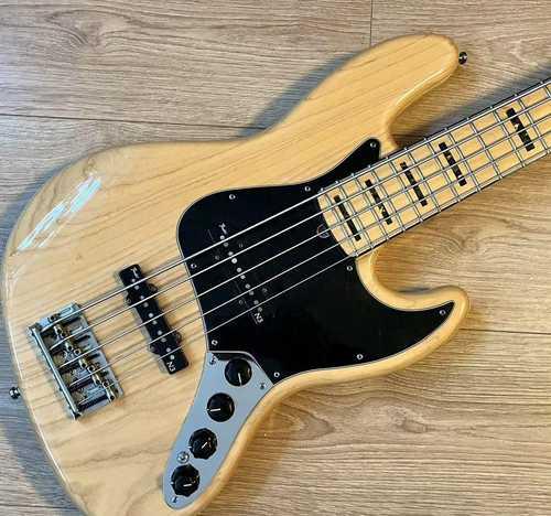 2013 Fender American Jazz Bass Deluxe V Ash