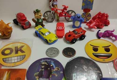 Киндер игрушки, фишки чипикао, монеты, тролли