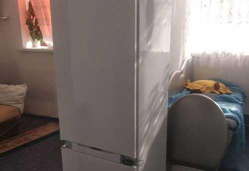 Встраиваемый холодильник Hotpoint Ariston BCB AA F