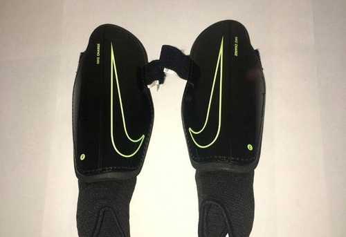 Щитки футбольные детские Nike SP2079-010 Charge
