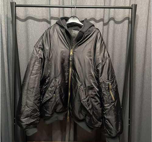 В наличии Balenciaga All-in bomber