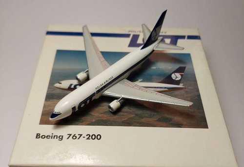 Модель самолета LOT B 767 Herpa 1/500