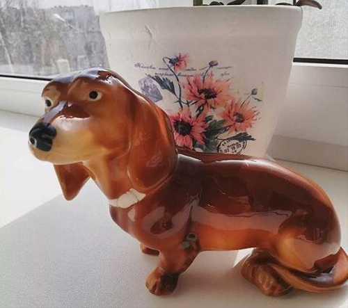 Фарфоровая статуэтка собака такса рыжая