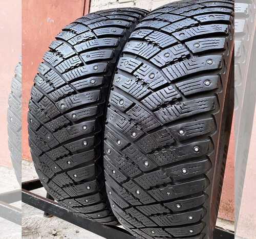 Goodyear Ultragrip Ice Arctic 215/65 R16