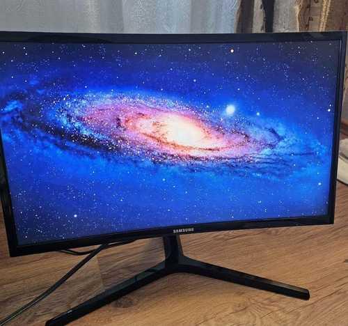 Игровой изогнутый монитор Samsung C24RG50FZI 144Hz