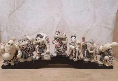 Семь богов счастья на подставке Китай