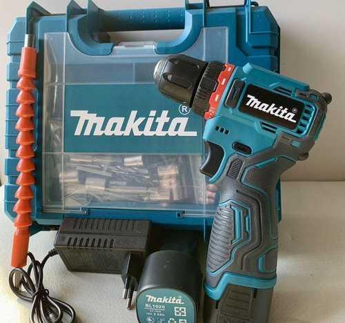 Шуруповерт с битами бесщеточный Makita 18 вольт