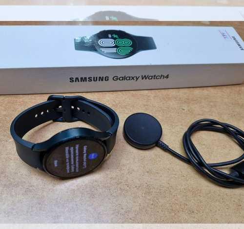 Смарт-часы Samsung Galaxy Watch 4 40mm