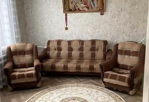 Мягкая мебель (диван и два кресла)