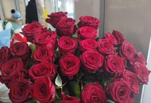 Розы красные ко Дню Влюбленных