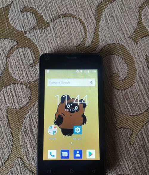 Смартфон Digma Vox V40 3G Android 8.1
