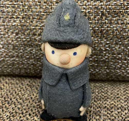 Елочная игрушка солдат швейк